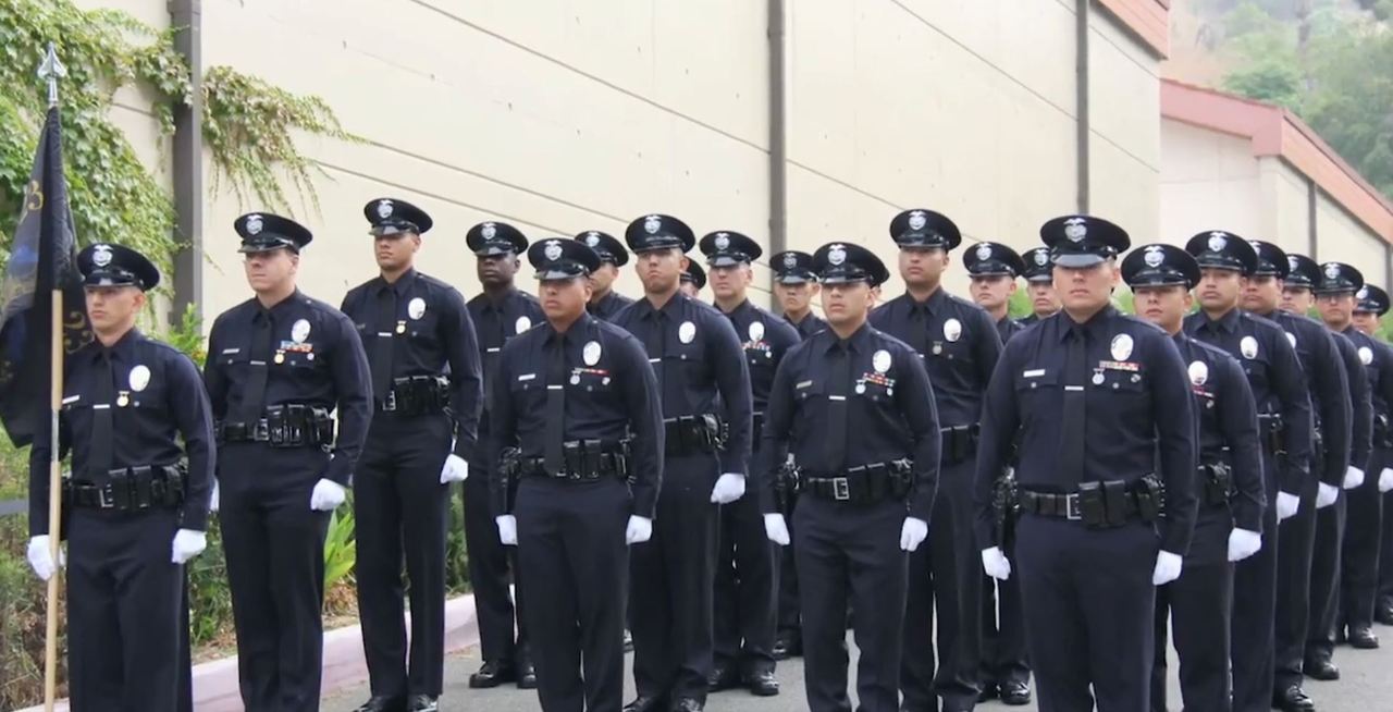 洛警保护联盟，鼓励警察出走 | 八阕