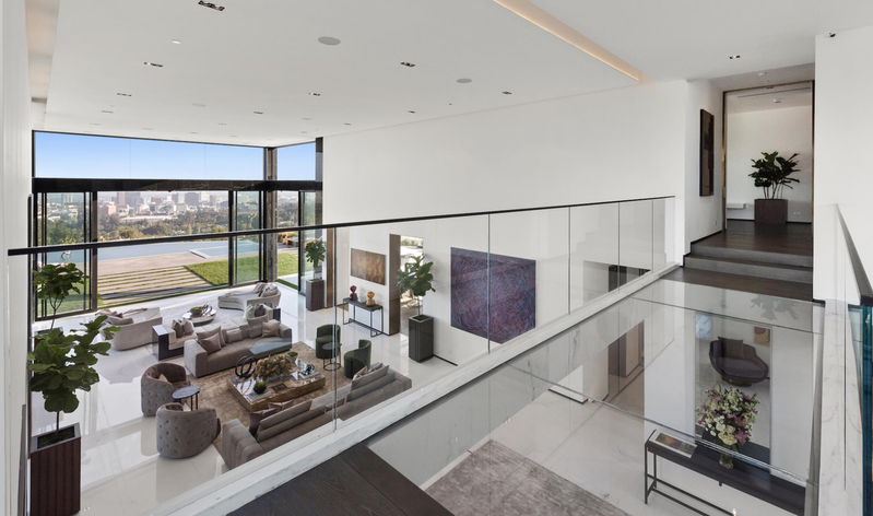 20亿劲球得主，再砸4500万购南加豪宅 | 八阕