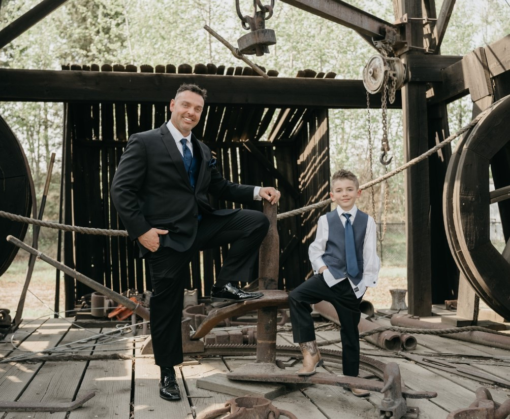 加拿大電視明星一家三口墜冰死亡 | 八闋