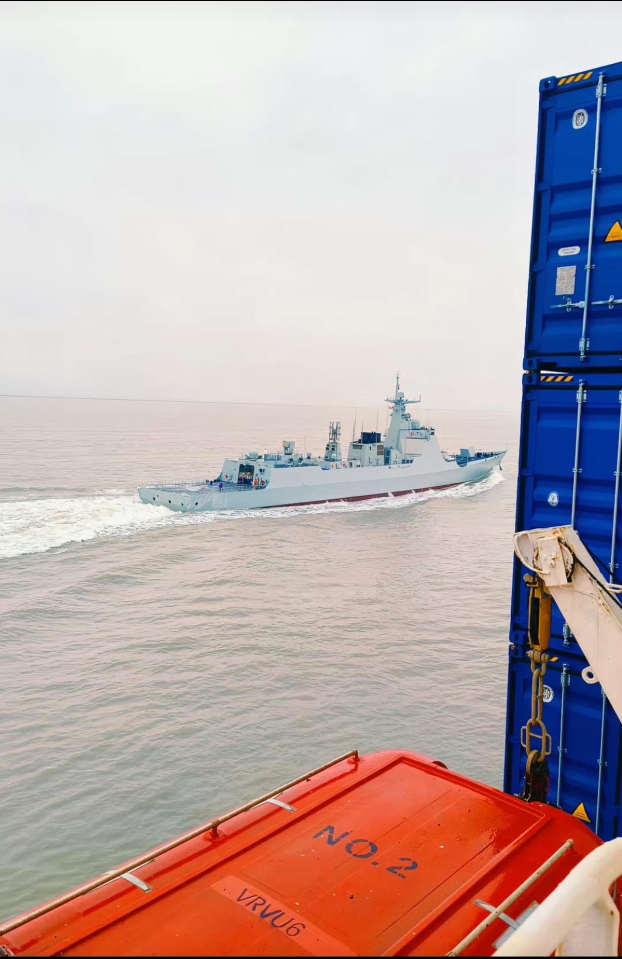 諜照曝光：共軍最新改進型052D試航 | 八闋