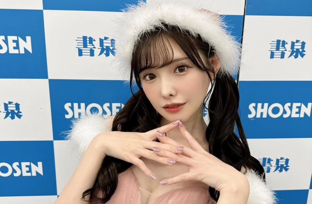 AV大咖女优宣布引退 | 八阕