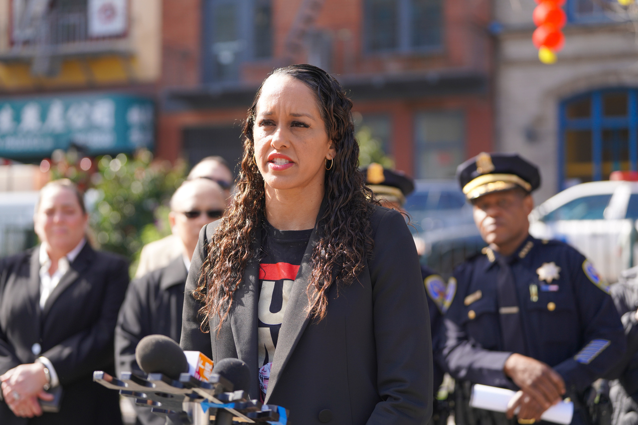 人资局高管设假公司，盗市府逾62万元 | 八阕