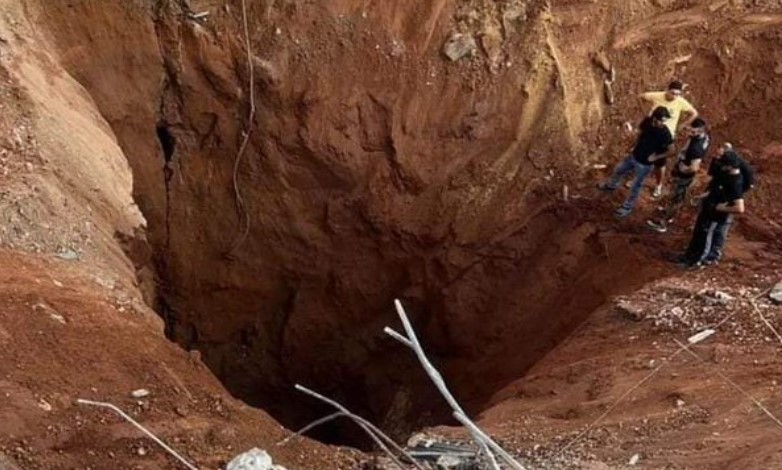 贝鲁特空袭现场，弹坑深不见底 | 八阕