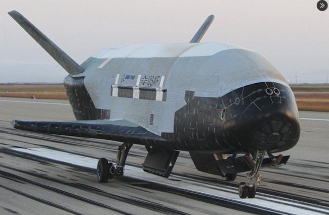 美首次曝光从X-37B看地球照片 | 八阕